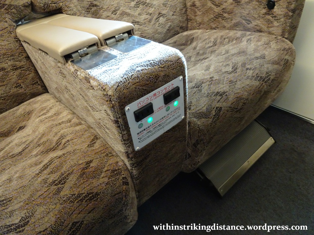 13Nov16 006 Japan Kansai JR West 287 Series EMU Train Green Car ...