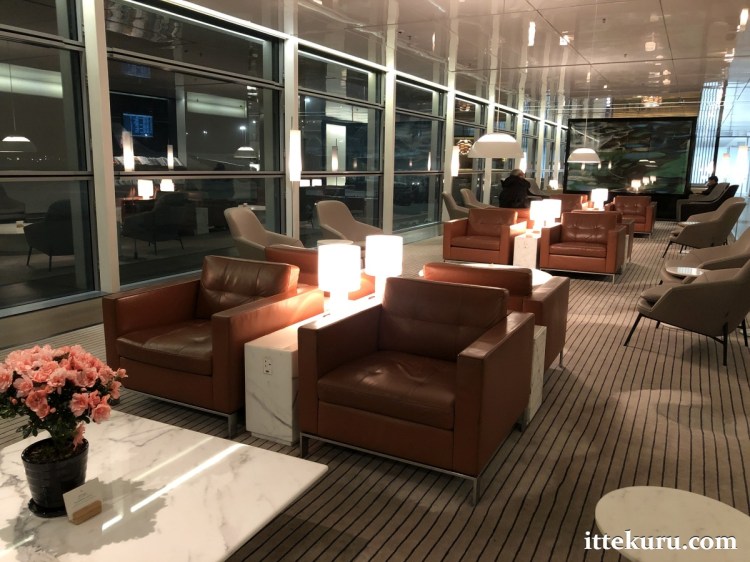 Lounge Report: Cathay Pacific’s “The Bridge”, Hong Kong International ...