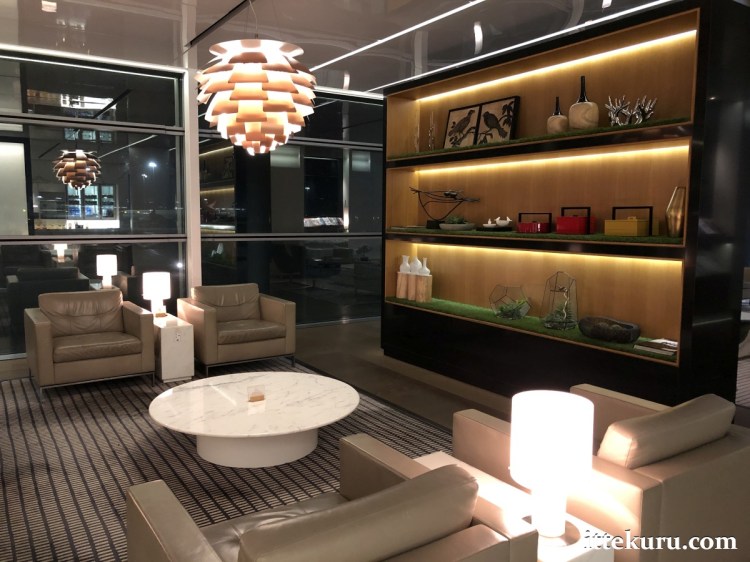 Lounge Report: Cathay Pacific’s “The Bridge”, Hong Kong International ...